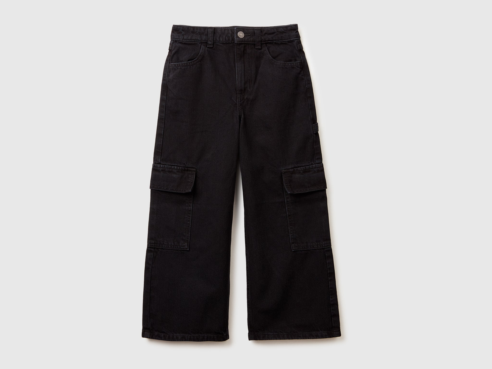 Loose fit cargo jeans